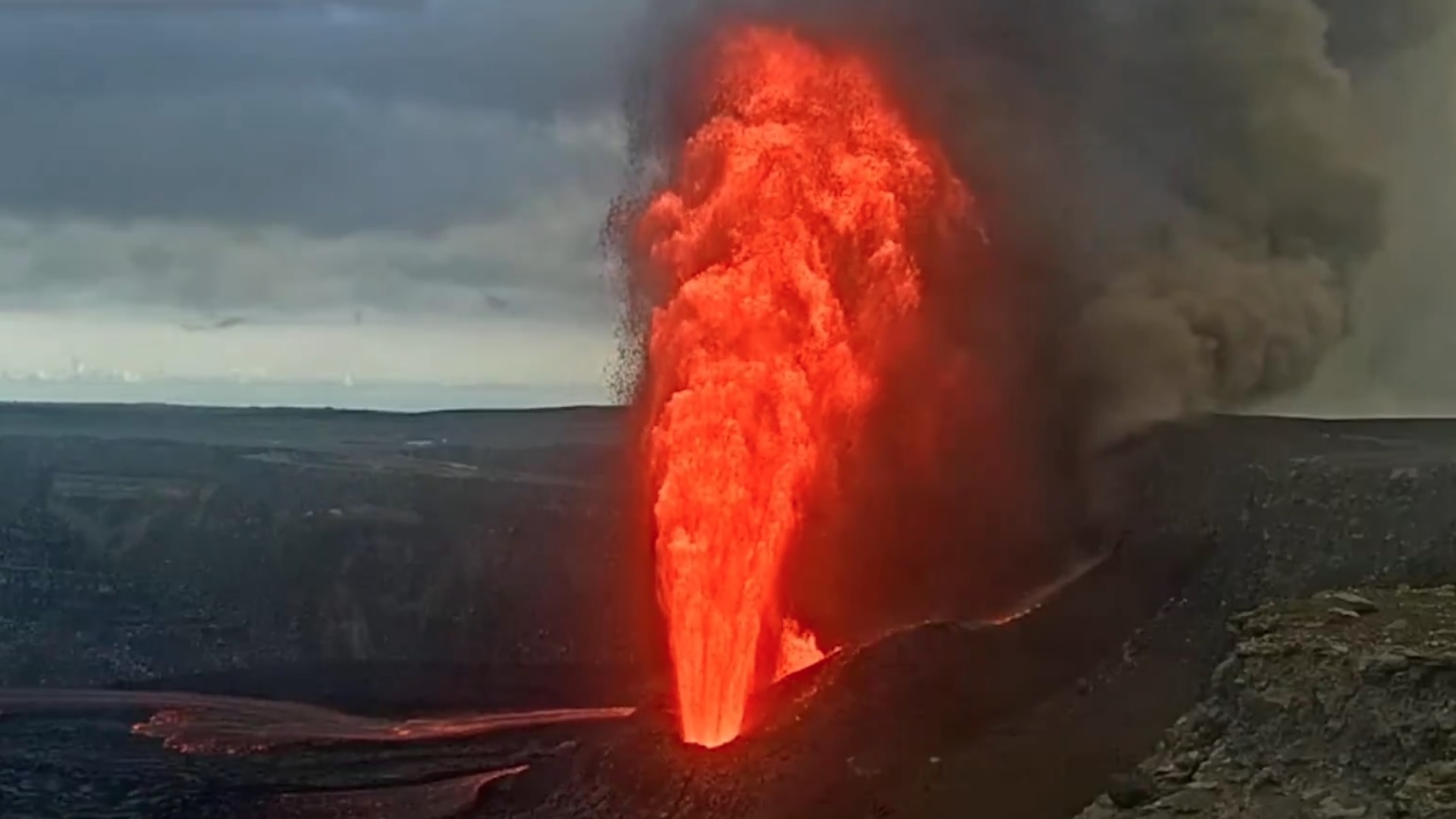 Volcán Kīlauea intensifica su actividad con columnas de lava de hasta 370 metros